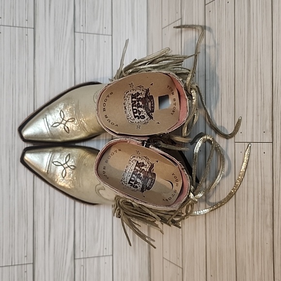 Junk Gypsy | Shoes | Junk Gypsy Spirit Animal Shortie | Poshmark
